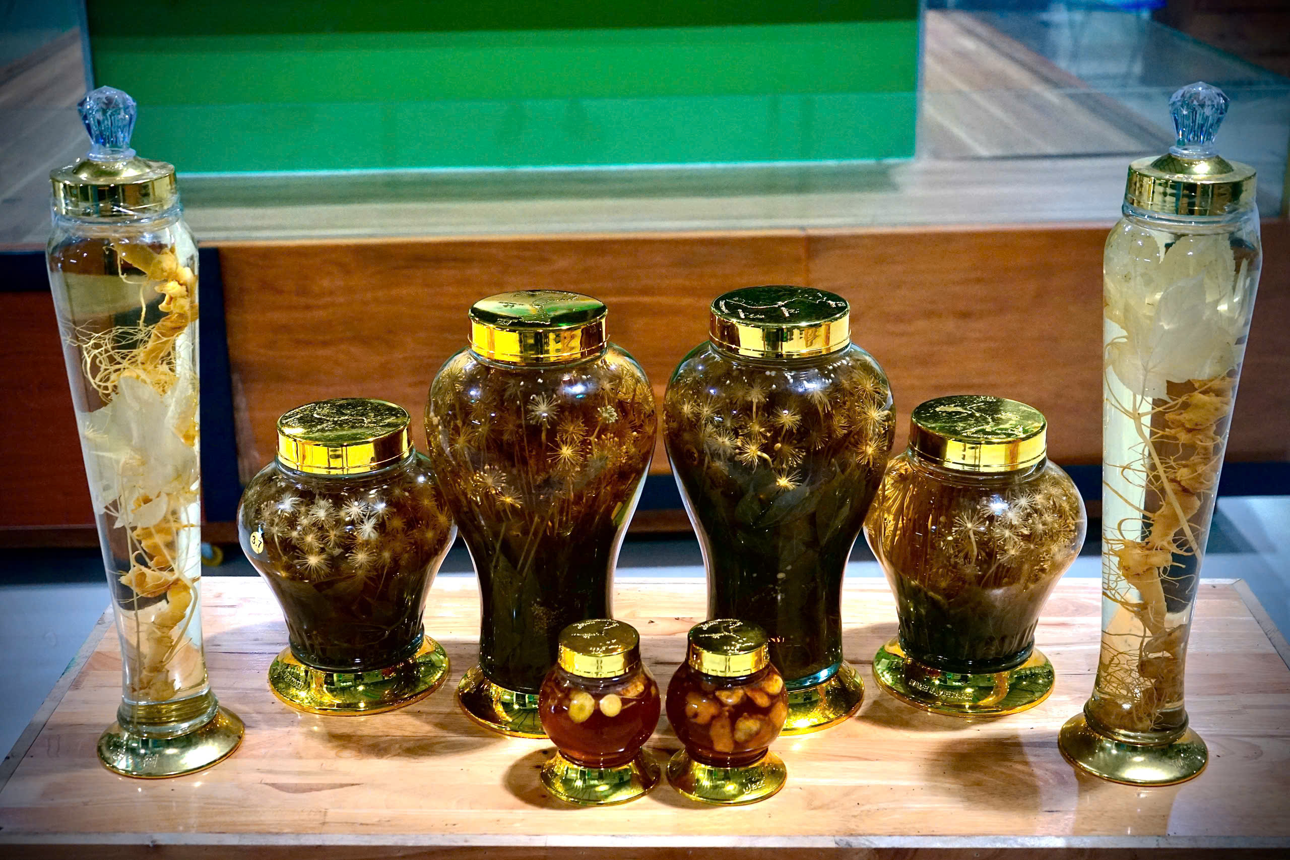 Rượu lá + hoa Sâm Ngọc Linh - Huỳnh Sâm - Sâm Ngọc Linh Nam Trà My